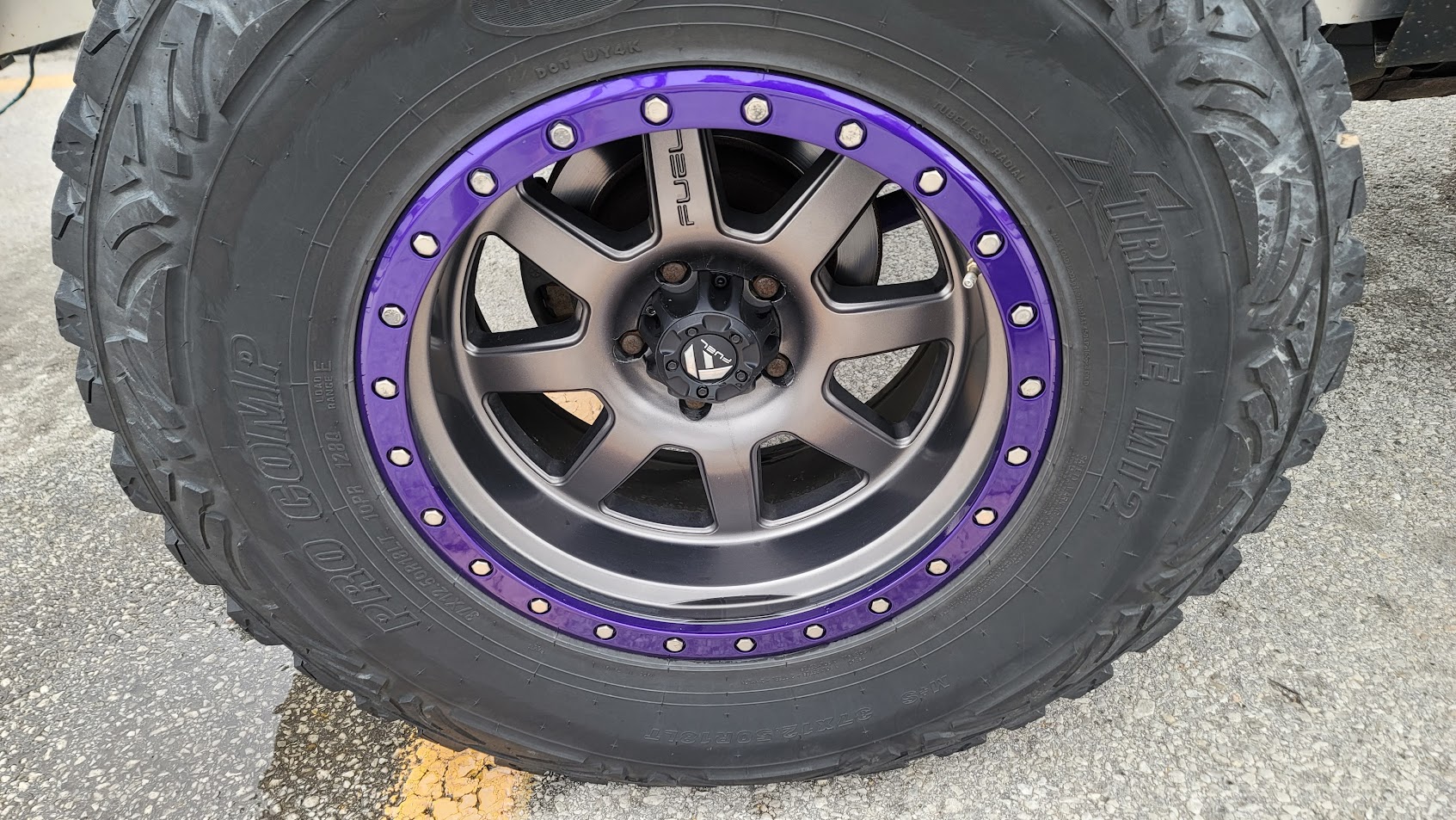 5x Fuel Trophy 18x10 5x5 -24 with 37in ProComp Xtreme Tires | Jeep ...
