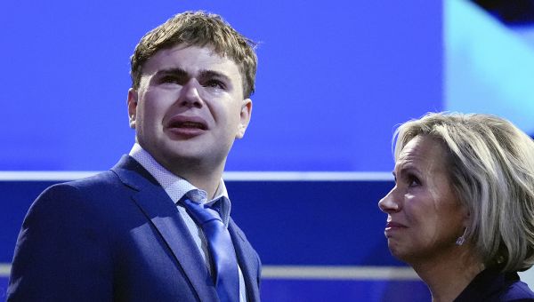 Guess who's being weird to Tim Walz's son – Article Bias Rating – Biasly