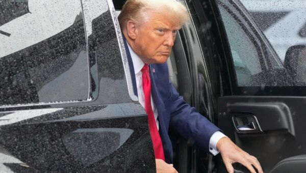 'If you go after me, I'm coming after you' fumes Trump – Article Bias ...