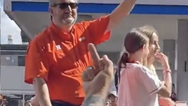 Ted Cruz booed at Houston Astros World Series parade – Article Bias ...