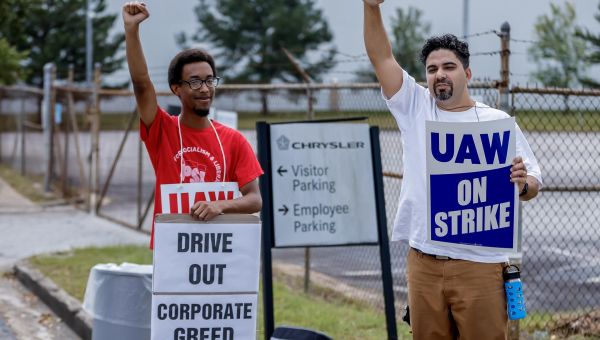UAW prepares to expand US auto strike – Article Bias Rating – Biasly