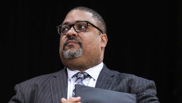 Bragg, DA investigating Trump, received a threatening letter with white ...