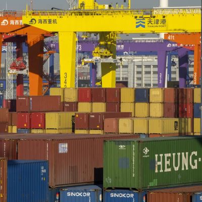 Trump, tariffs, and one unpredictable economy in 2025 – Article Bias ...