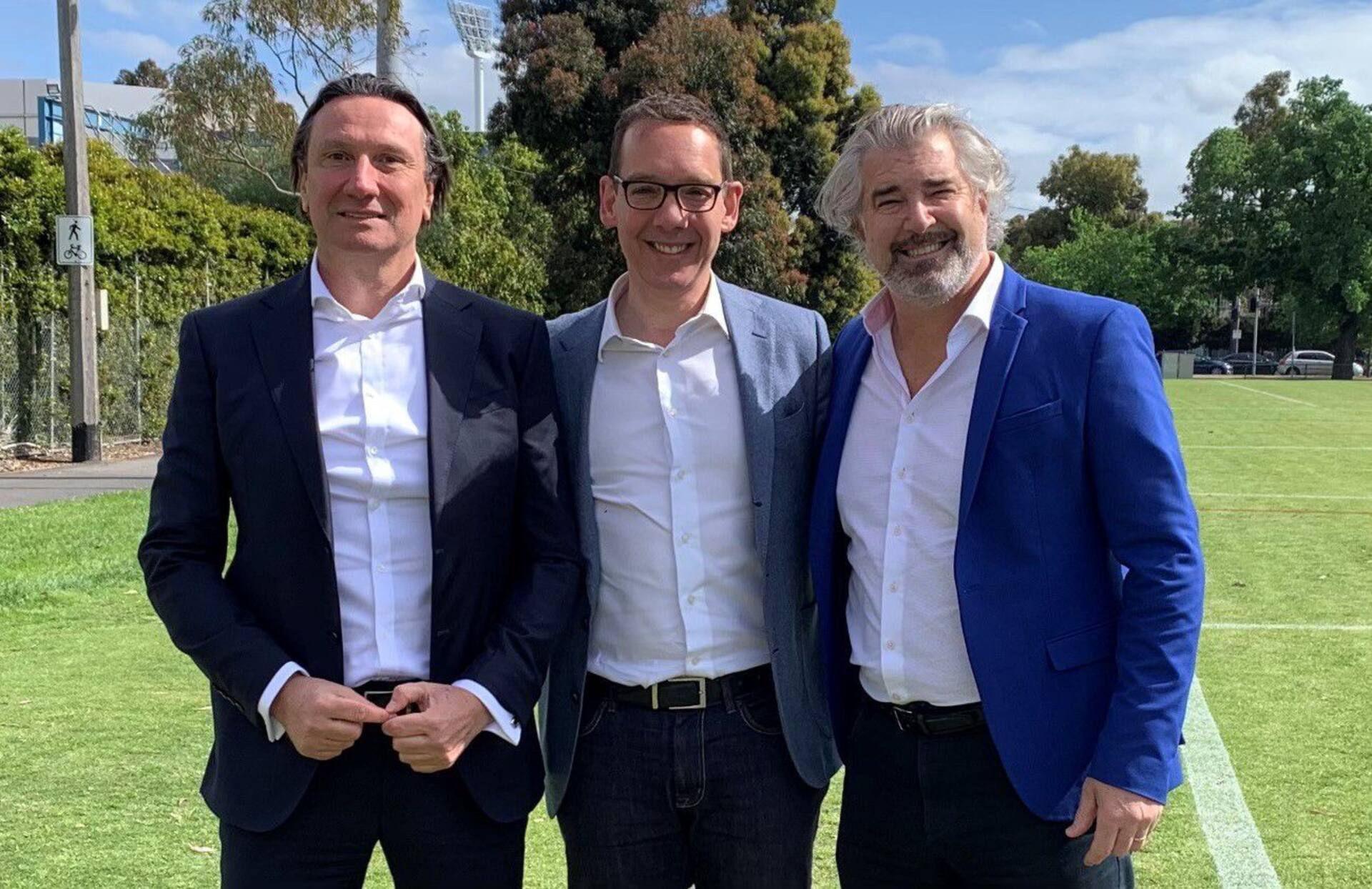 MAD VMA 2022: Fight breaks out between Greek trappers Snik and Light ...