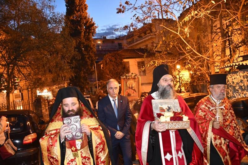 Στη λιτανεία της εικόνας της Αγίας Αικατερίνης ο Σταύρος Καλαφάτης ...