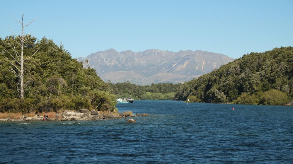 Waiau River, between Lakes Manapouri and Te Anau on NiceFish
