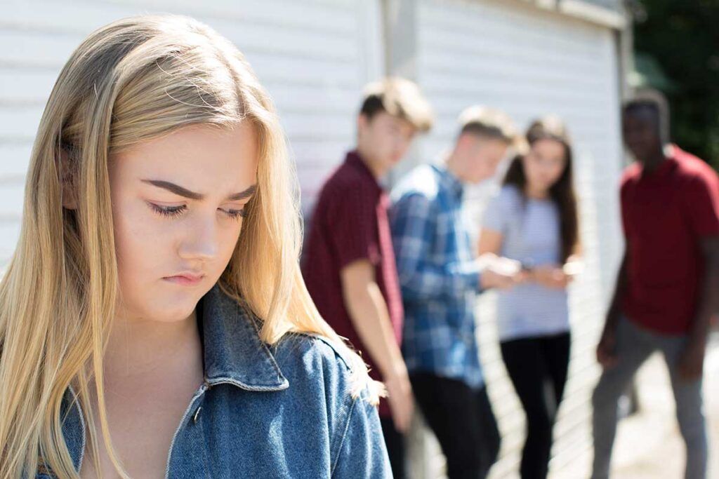 Teenage Girls and Social Media Peer Pressure: Navigating the Challenges ...