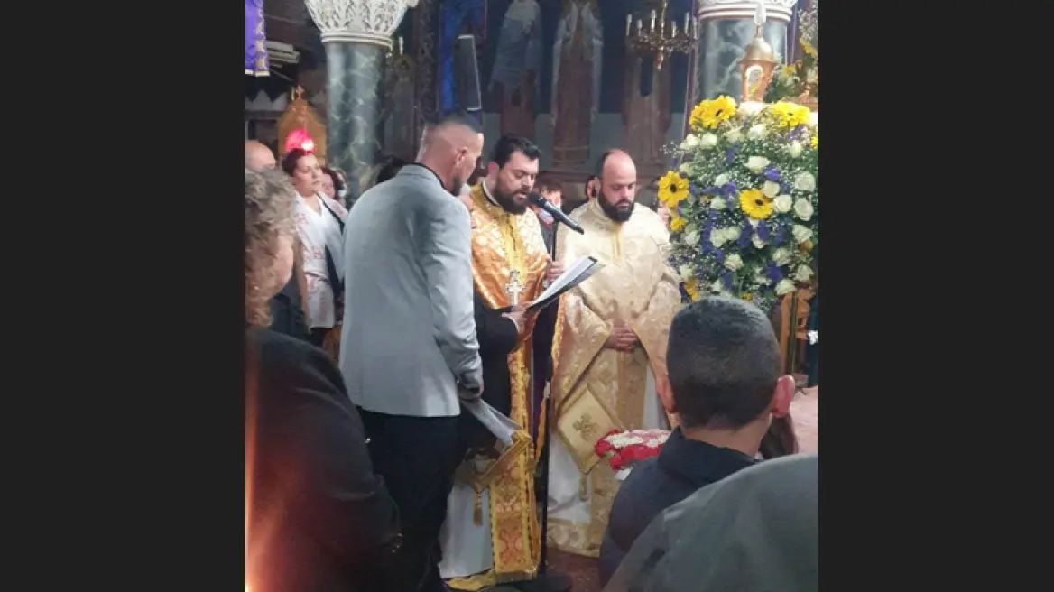 Rapper Nikos Vourliotis sings in church on Good Friday - Watch the ...