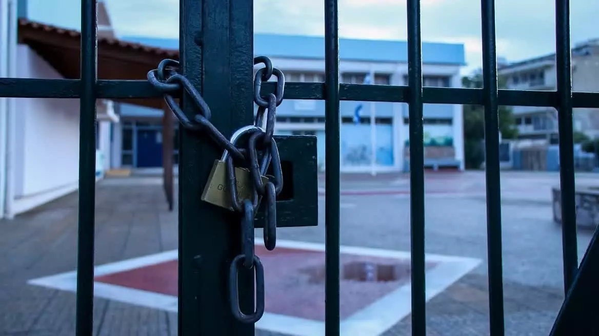 Mourning for flight attendant Maria Pappa, who was lost in the crash of ...