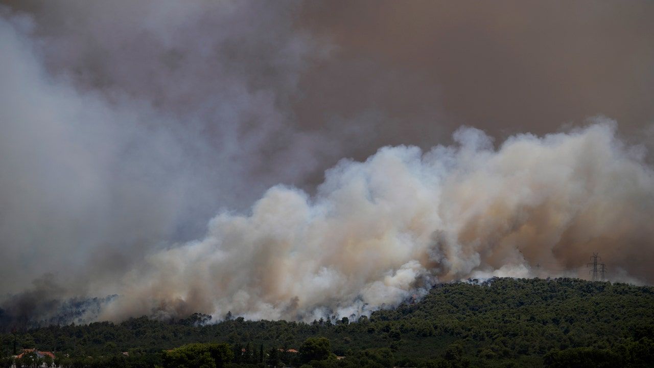 Highways closed, oil refinery threatened as Greek wildfires rage on ...