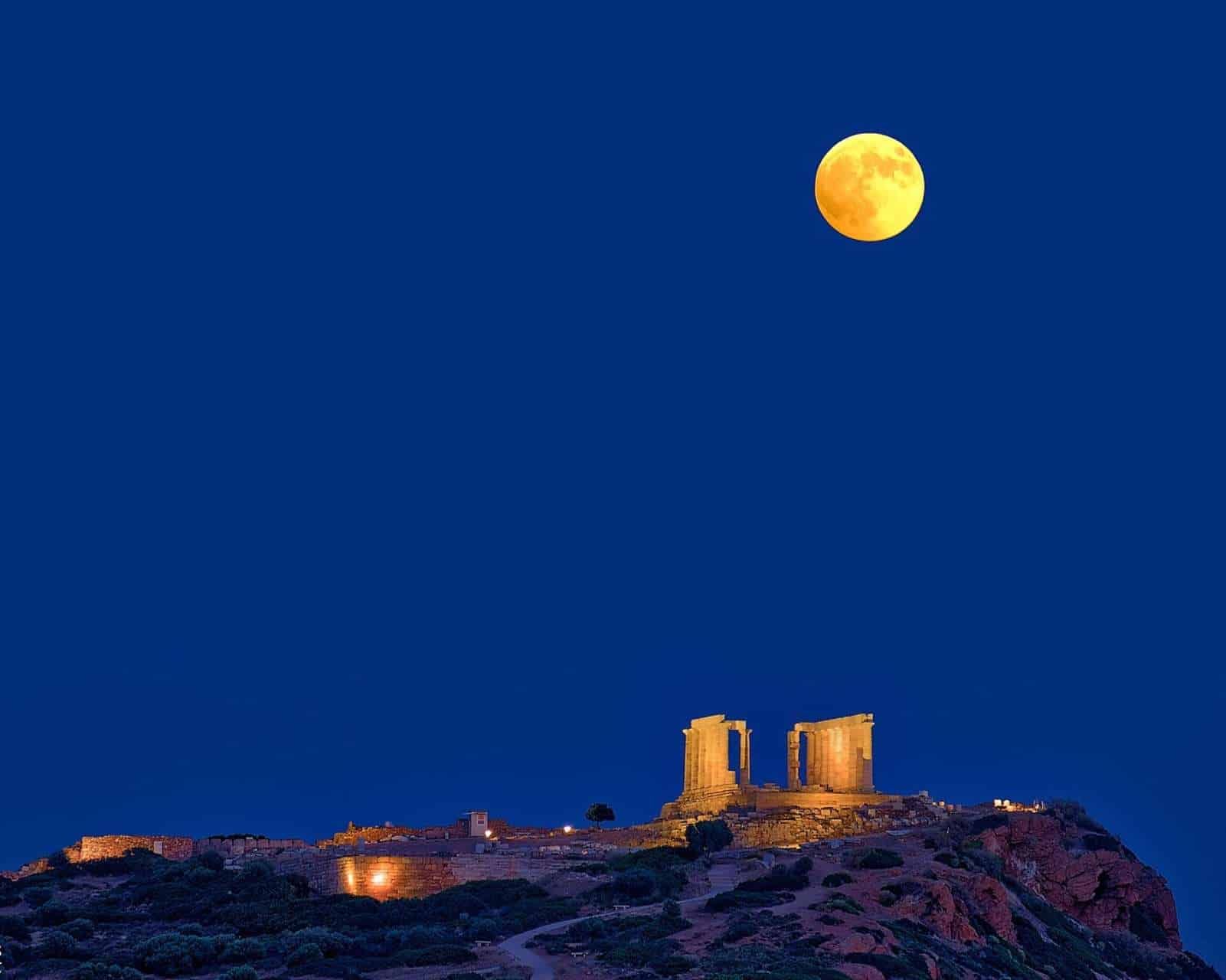 Stunning Flower Moon Over Temple of Poseidon in Greece Grabs Global ...