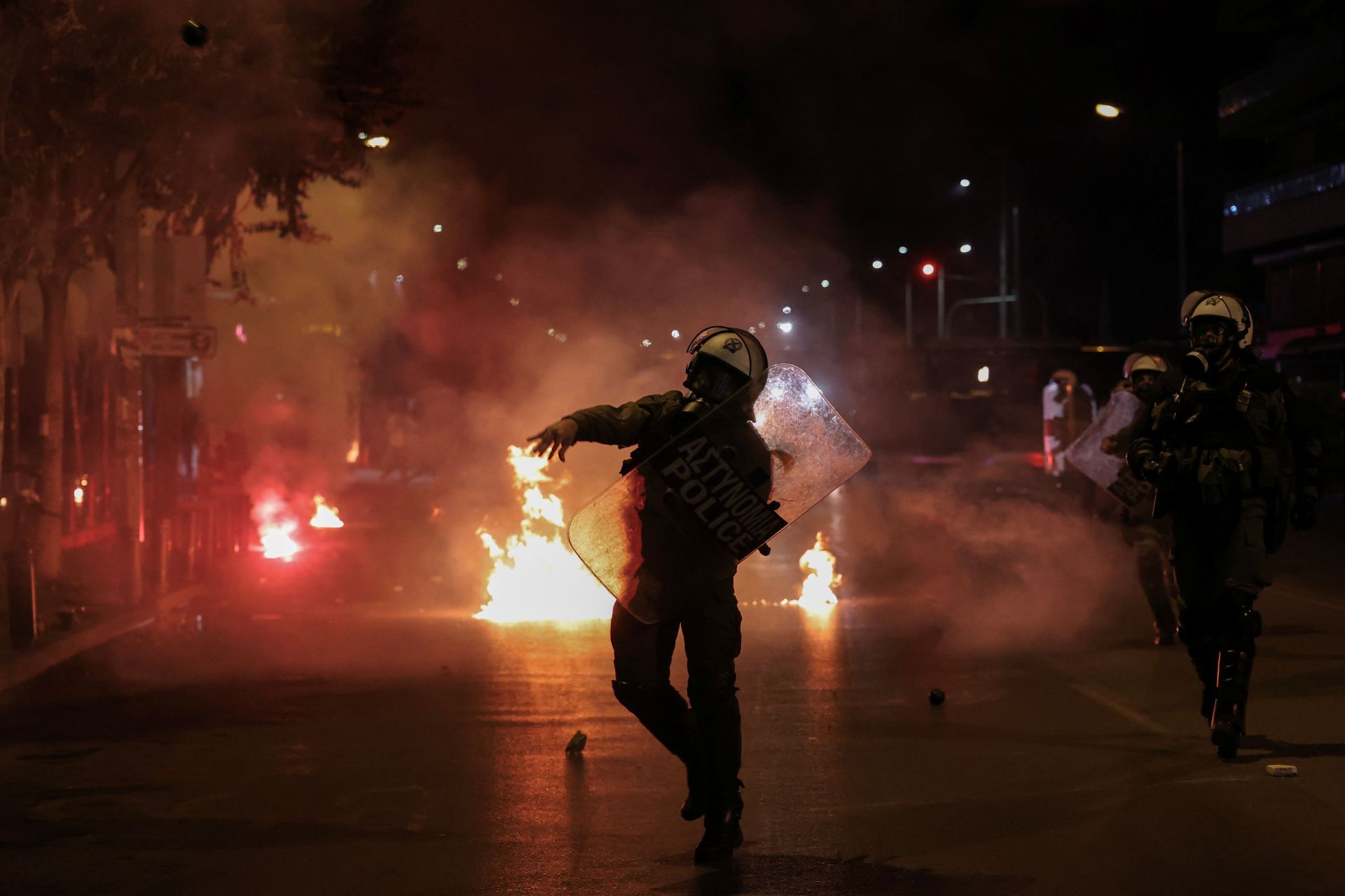 Greek riot policeman hurt in hooligan clash dies - International News ...