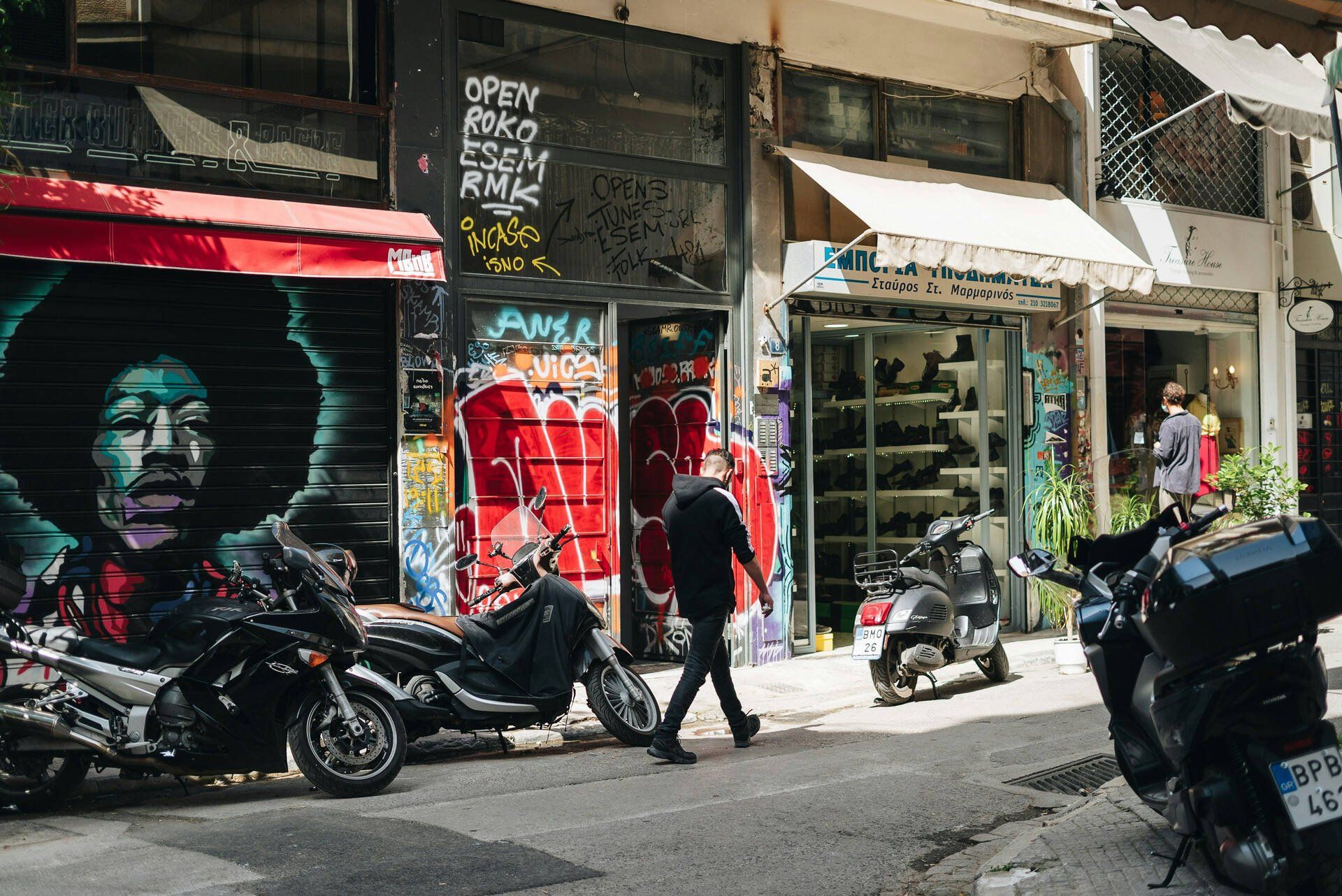 Athens’ dangerous sidewalks and lack of pedestrian culture scrutinised ...