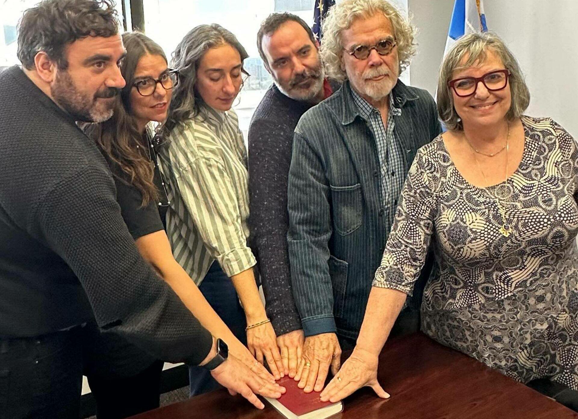 Telly Savalas’ family honoured with Greek citizenship in LA ceremony ...