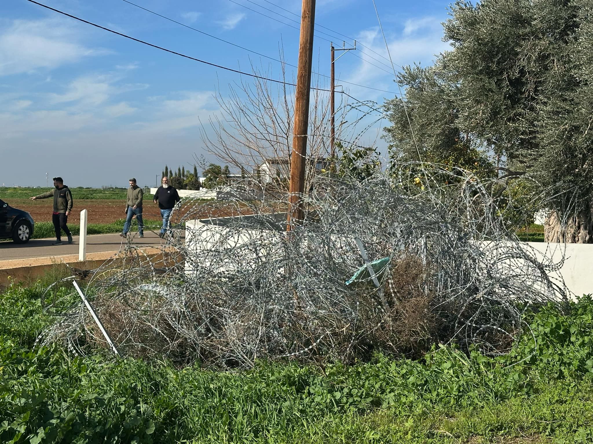 Dismantling of barbed wire fence begins, buffer zone wire remains ...