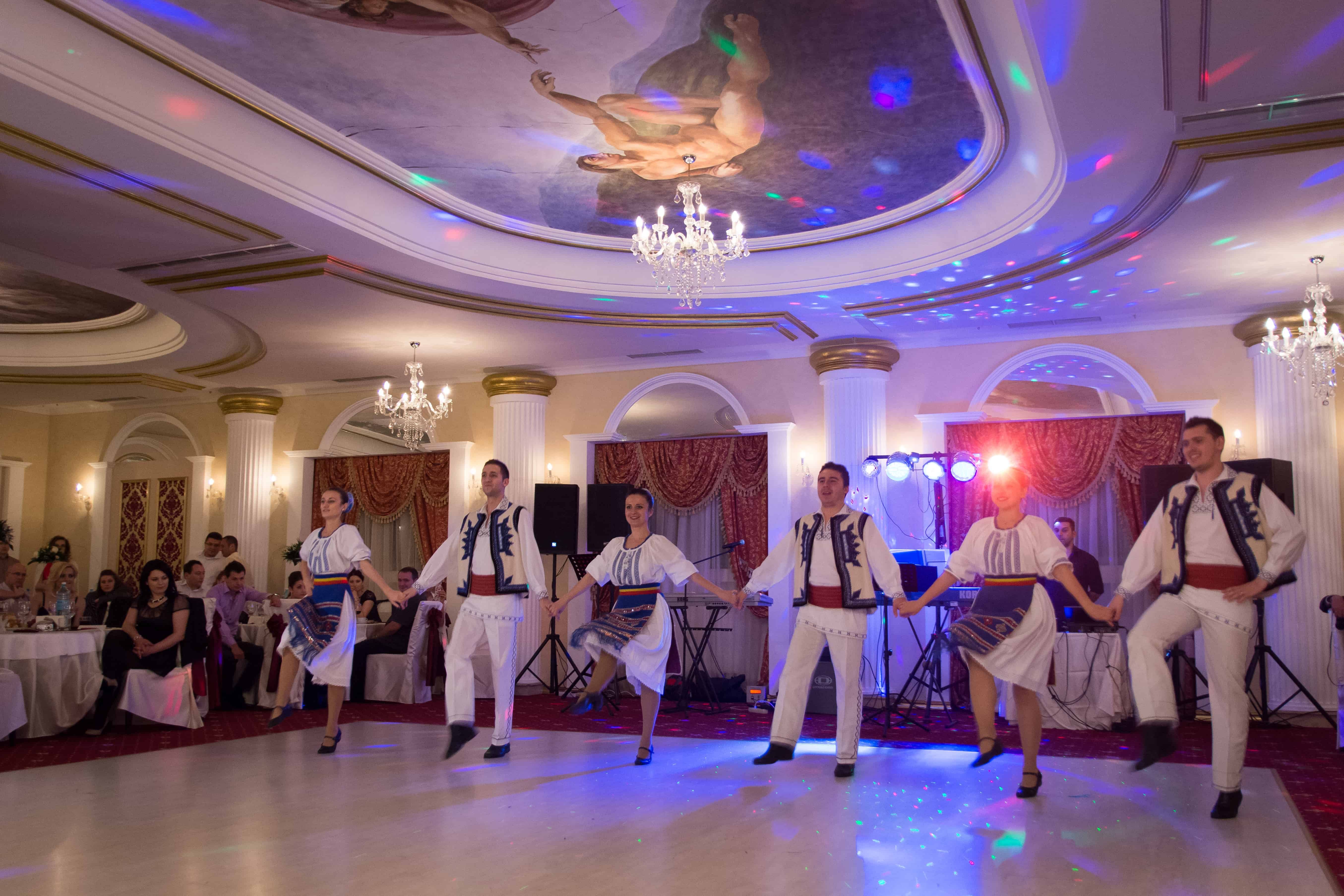 Dansatori Profesionisti Pentru Petrecerea Dumneavoastra: Look ...