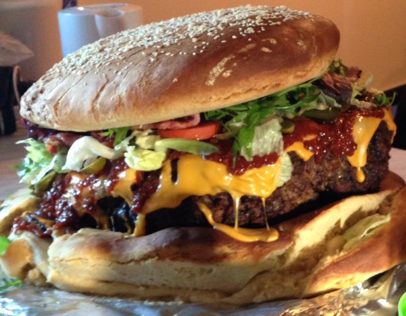 20 Pounder Burger! - Rate That Snack